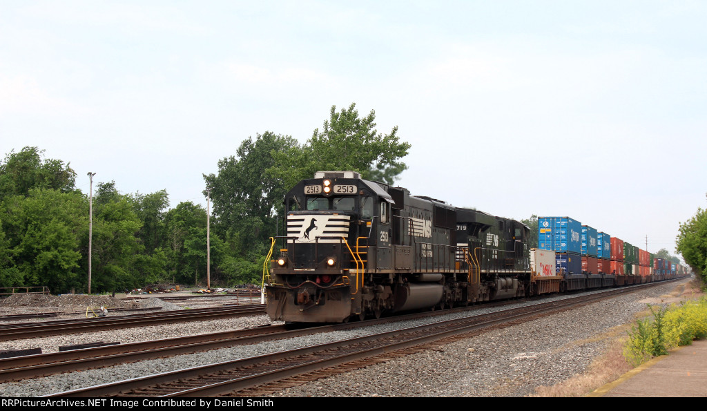 NS 2513 leads a East-bound Stack Train.